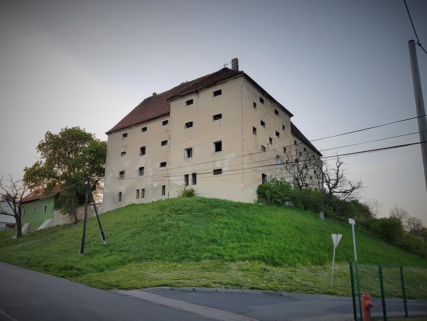 Dawny zamek - Zimnice Małe