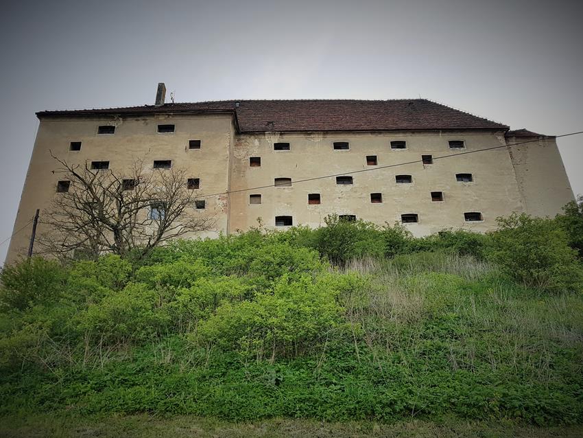 Dawny zamek - Zimnice Małe