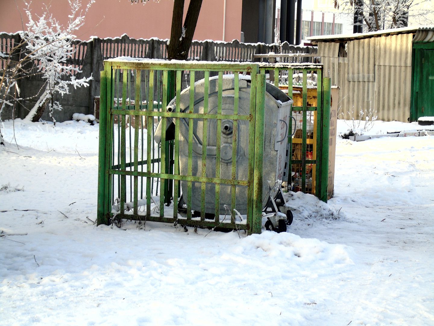 Waste collection point - Homieĺ | waste collection point / civic ...