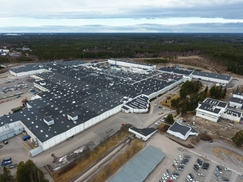 Valmet Automotive | car assembly factory, fenced area