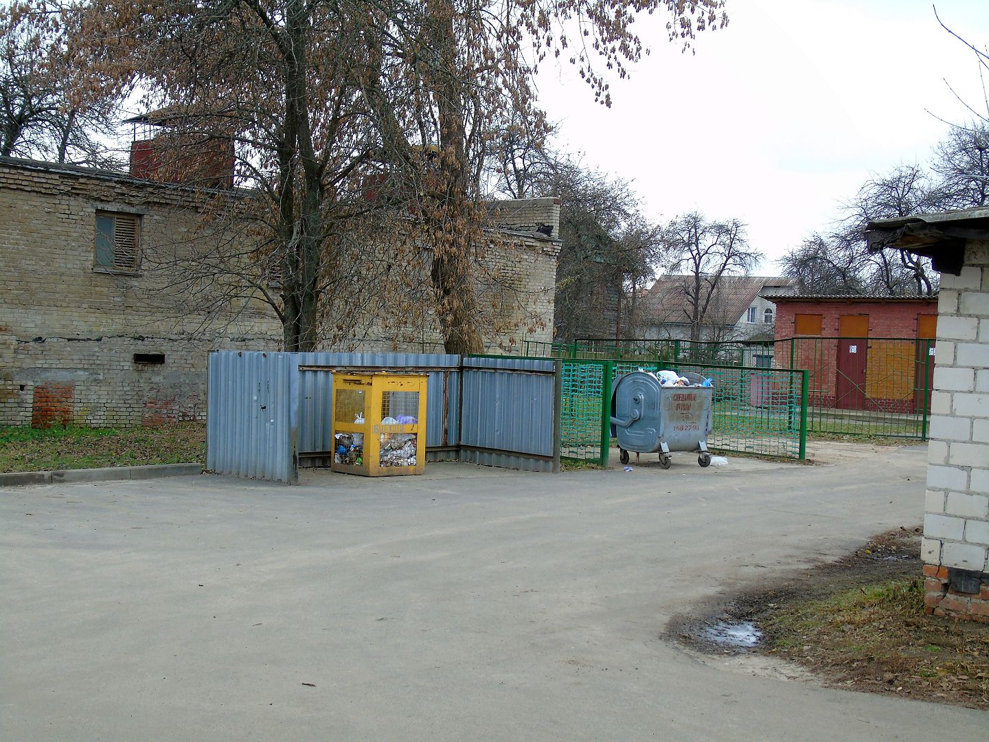 Waste collection point - Homieĺ