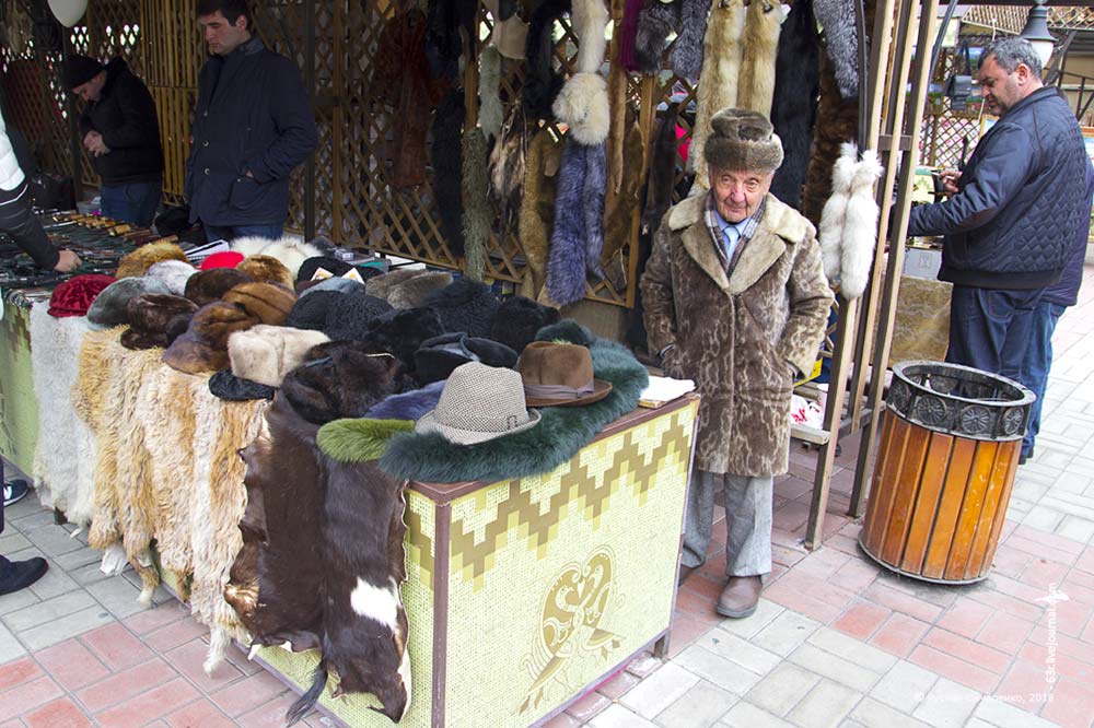 Vernissage - Yerevan | marketplace, fairground, flea market