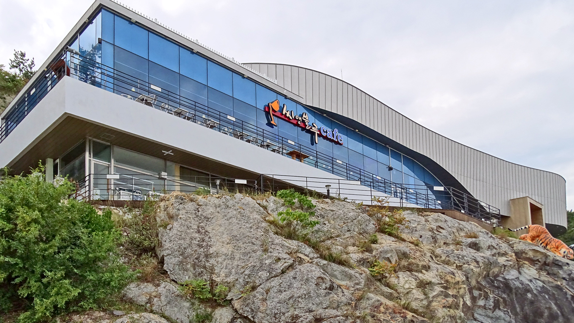 Mysterious Sea Road Experience Hall