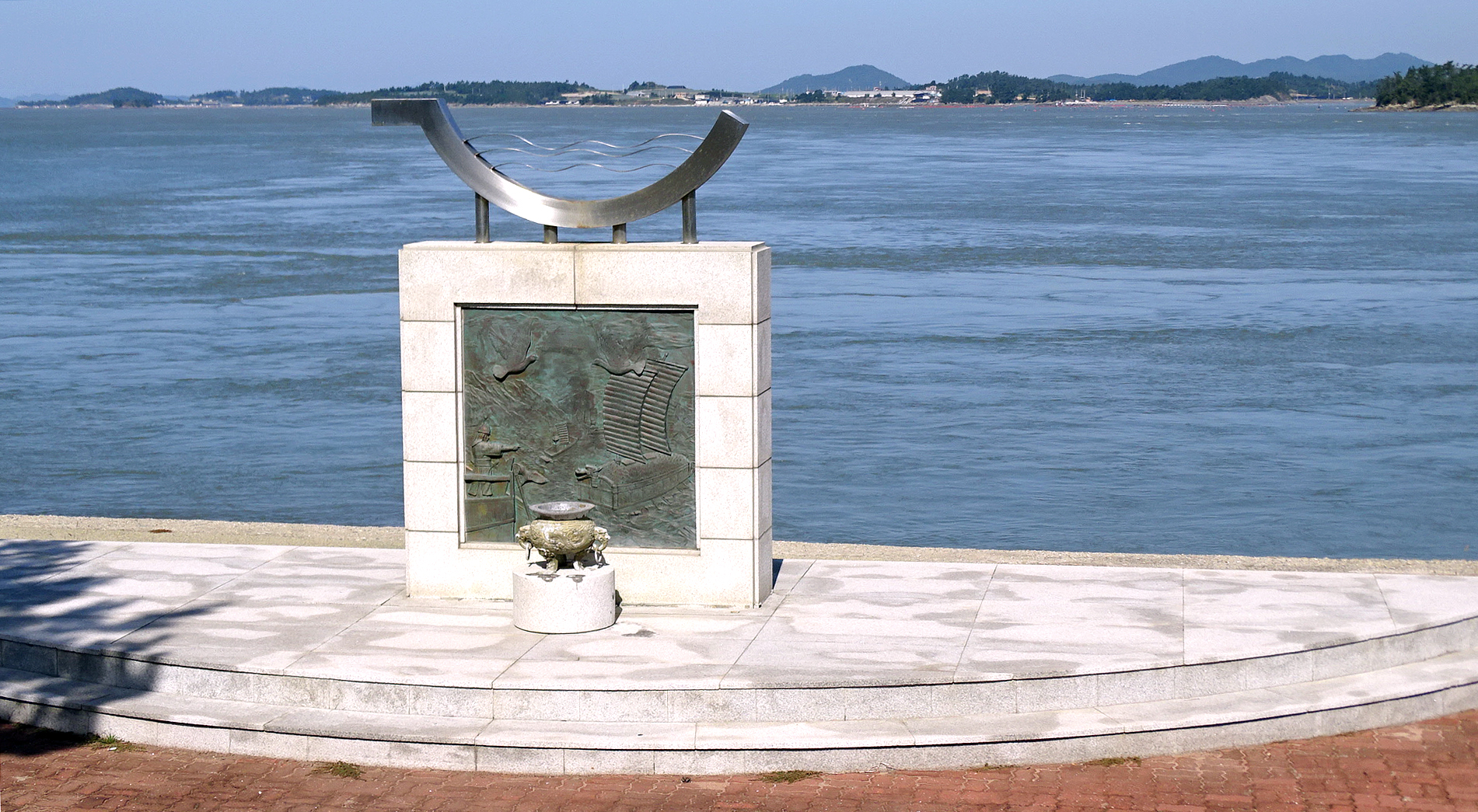 Admiral Yi Sun-sin Statue