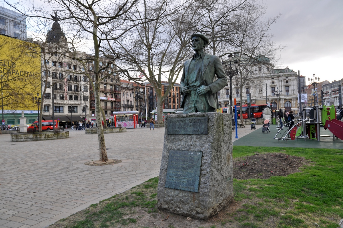 Statue in honor of Enbeita - Bilbao / Bilbo