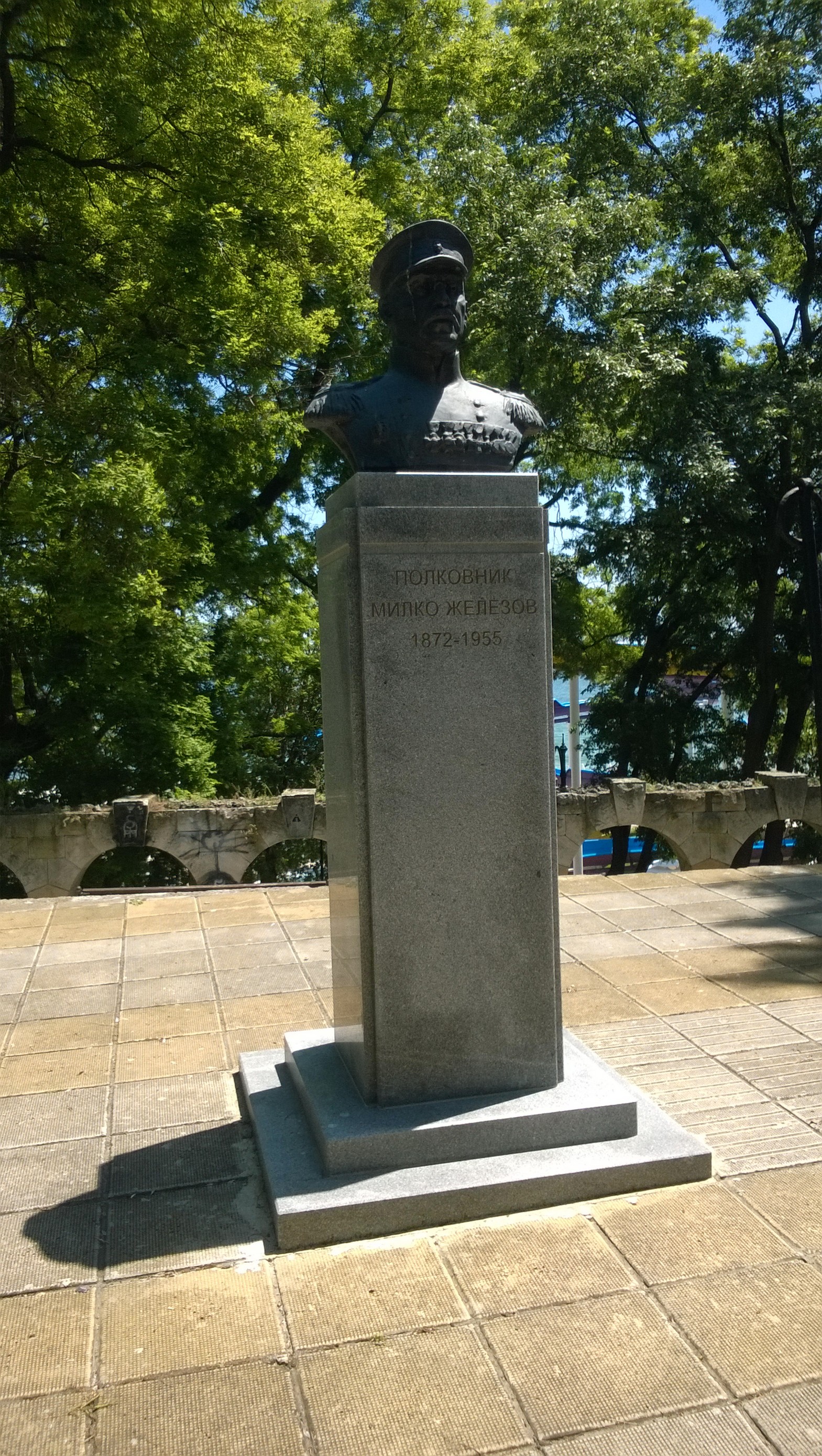 Buste-monument van kolonel Milko Zhelezov - Varna