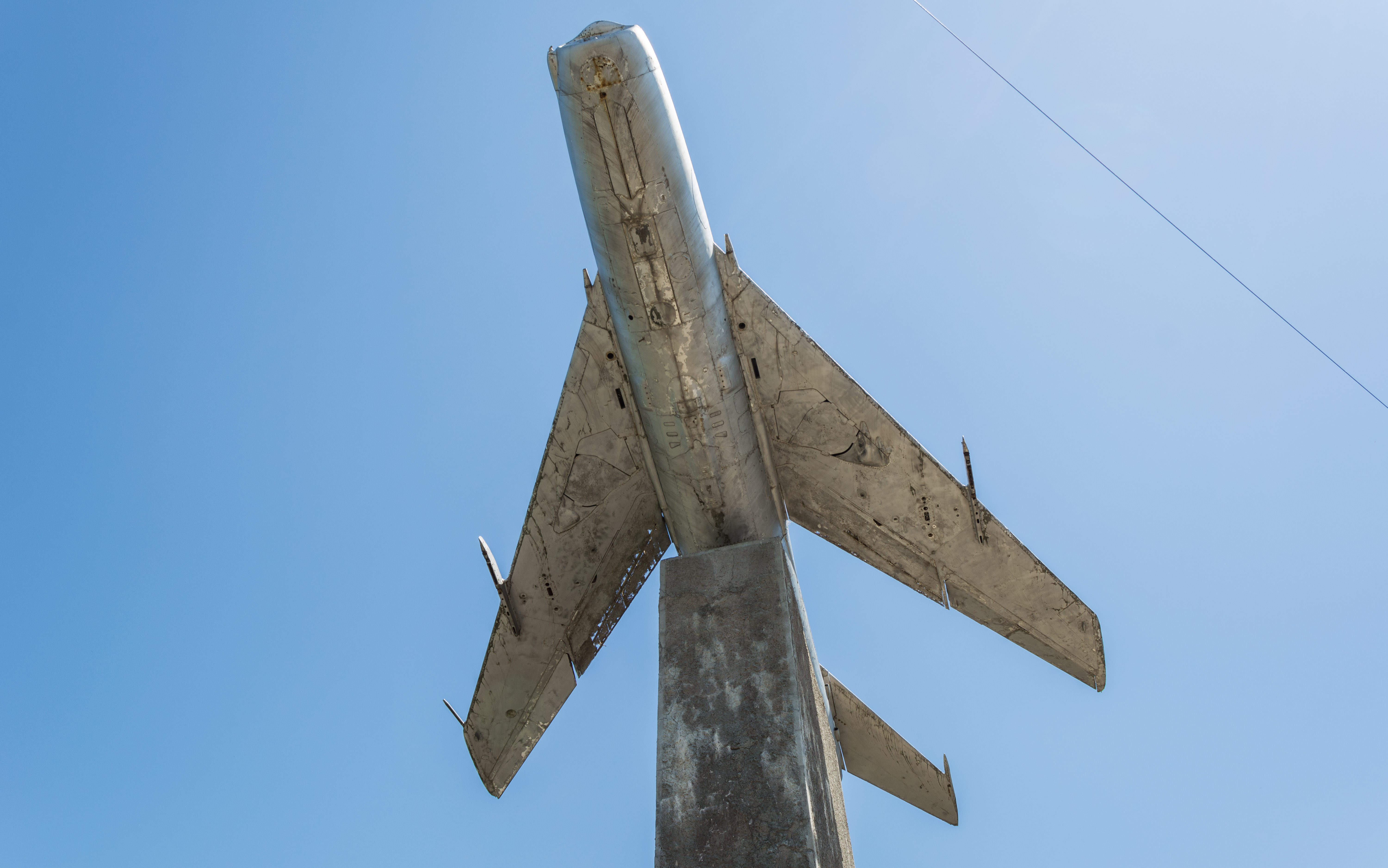 Monument cu avion(MIG) - Floreşti