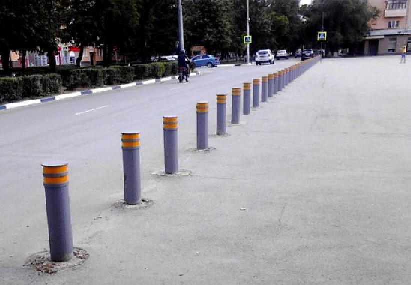 Metal bar vehicle parapet - Kamensk-Shakhtinsky