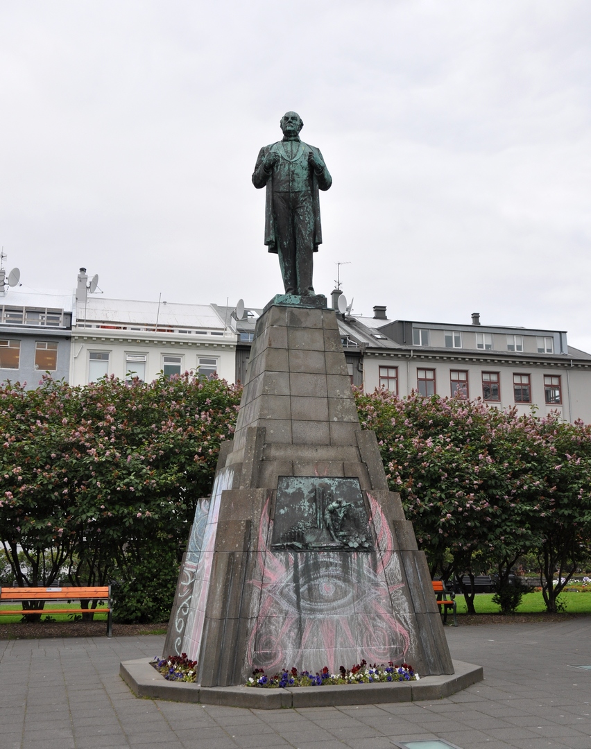 Jon Sigurdsson Statue - Reykjavik