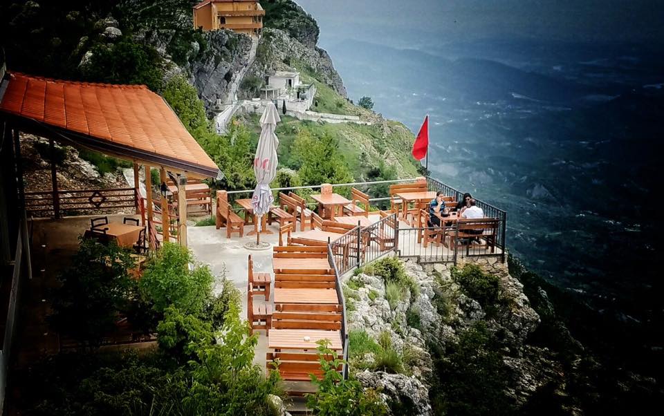 Bar Restorant "Buza e Malit"
