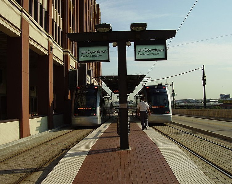 UH/Downtown METRORail Station