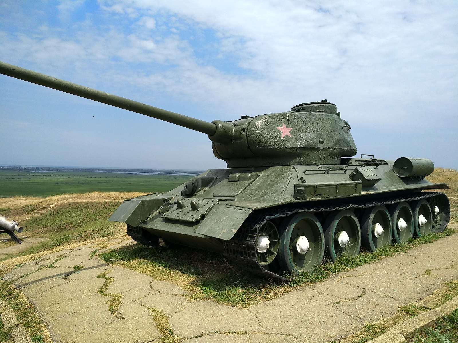 T-34-85 - Темрюк | zona militare, Luogo interessante, tank on display (en)