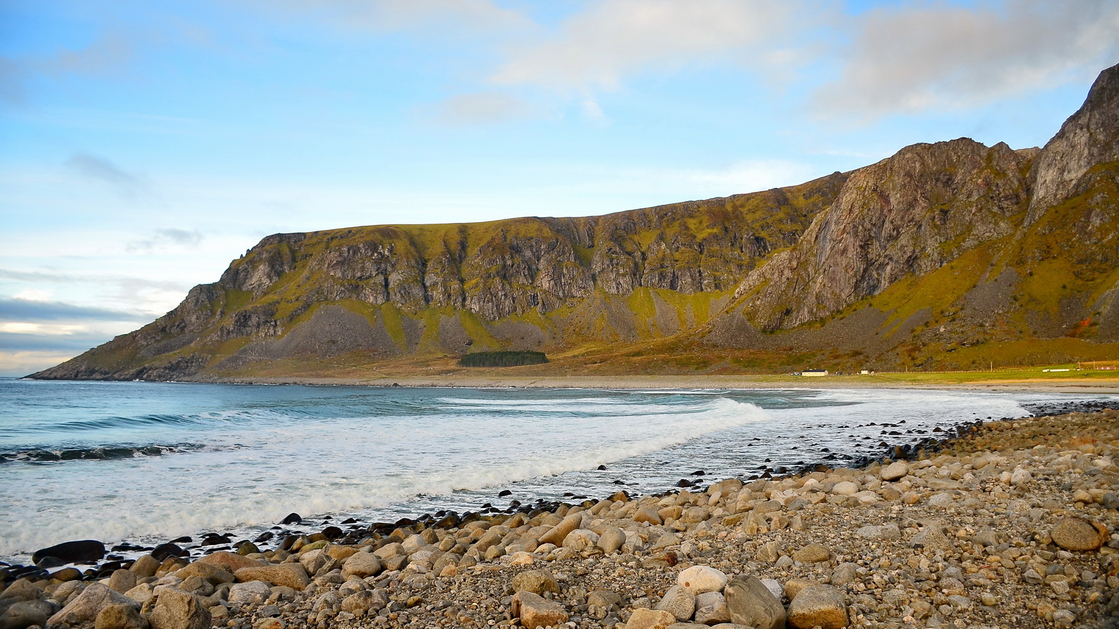 Unstad surfing beach