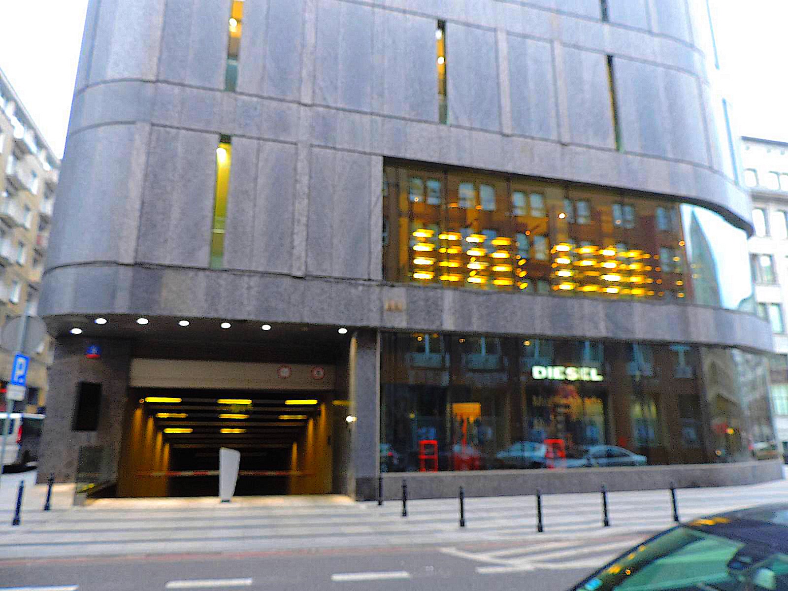 Dom handlowy - Vitkac Wolf Bracka - Warszawa