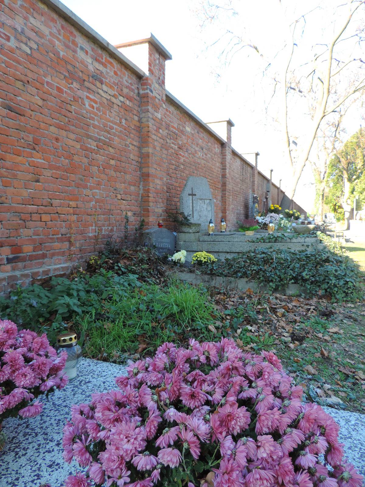 Quarter 284 C Pod Murem - Warsaw | monument, cemetery