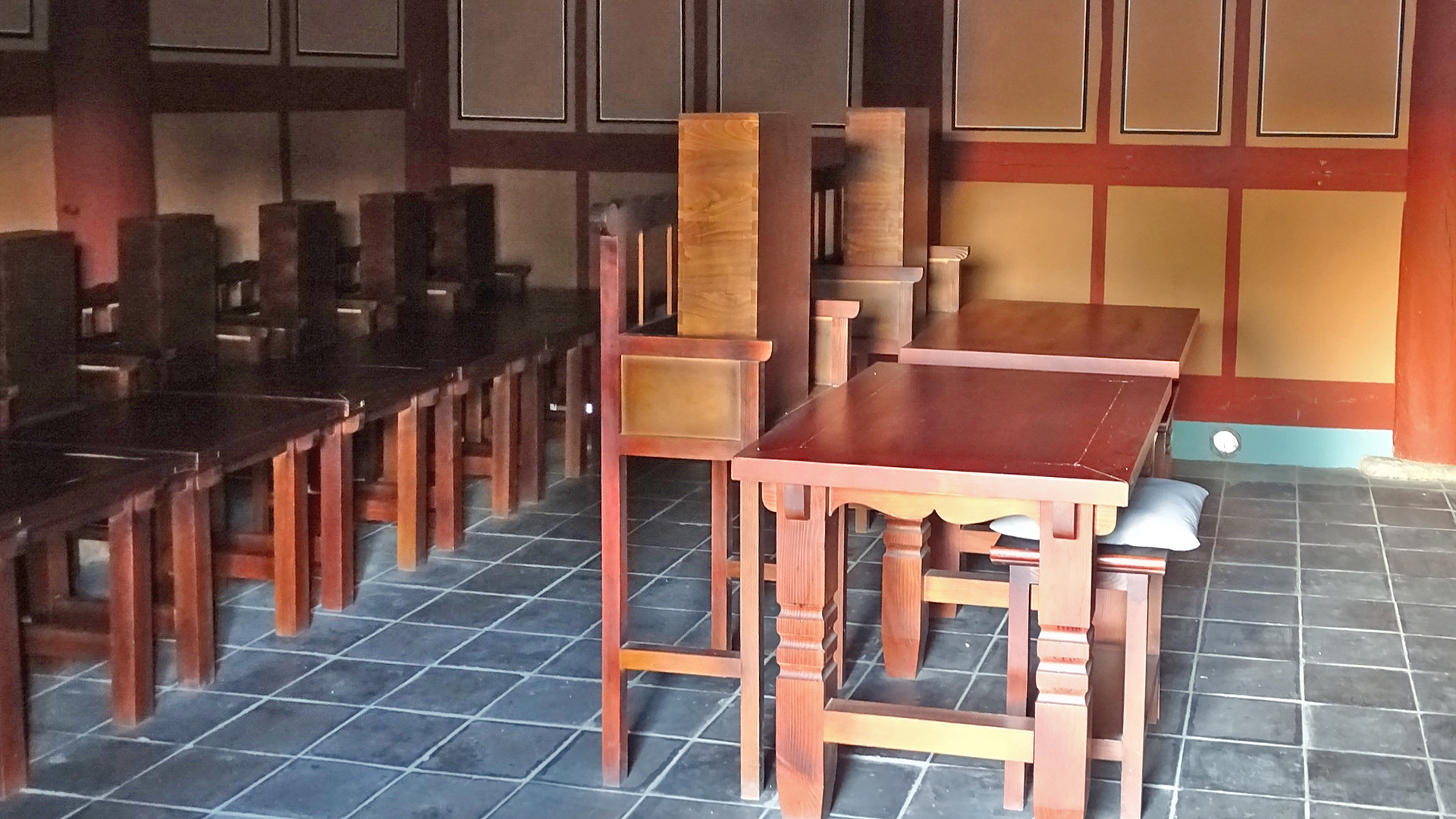 Dongnae Hyanggyo Daeseongjeon - Busan