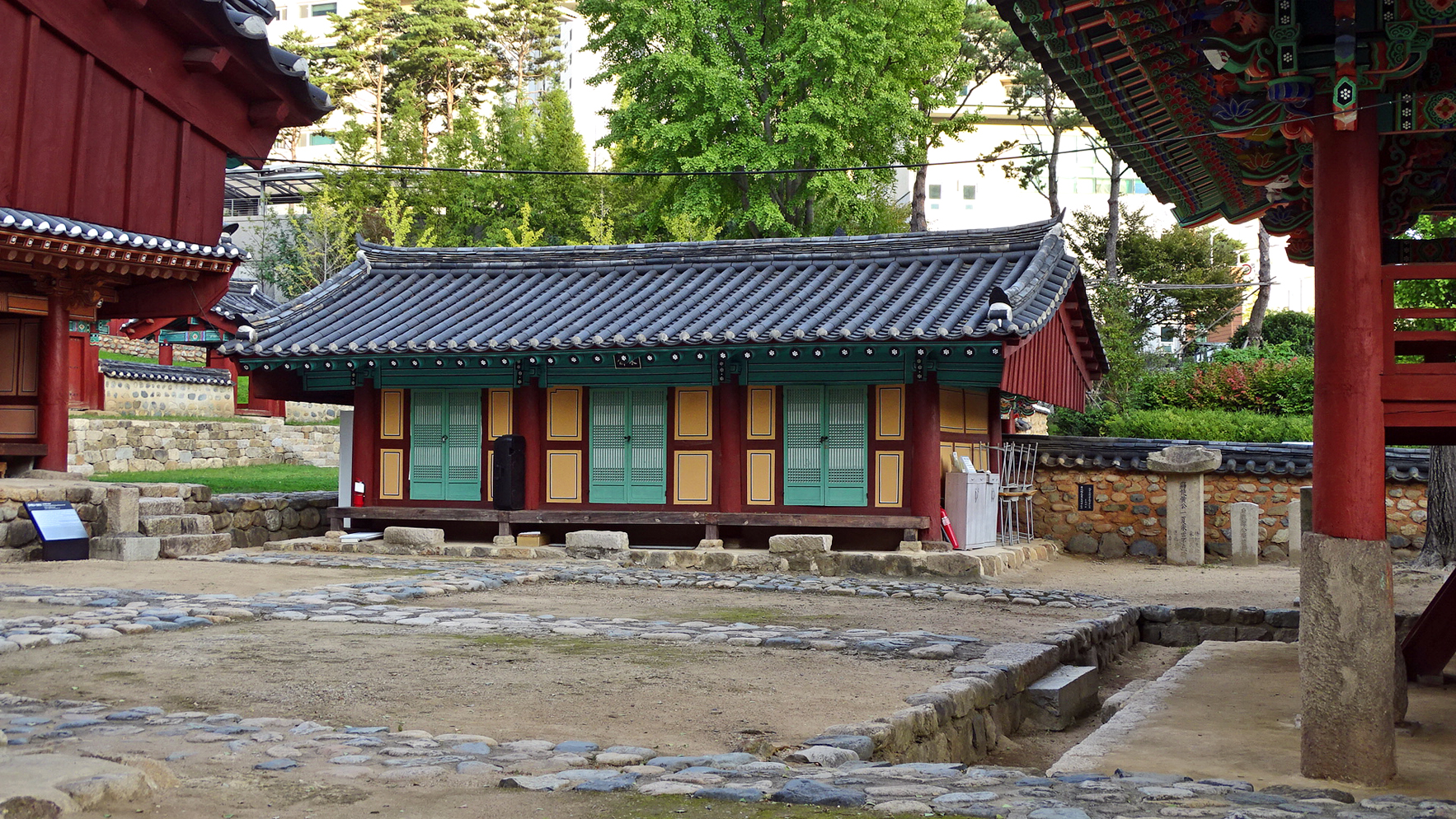Dongnae Hyanggyo Dongjae - Busan