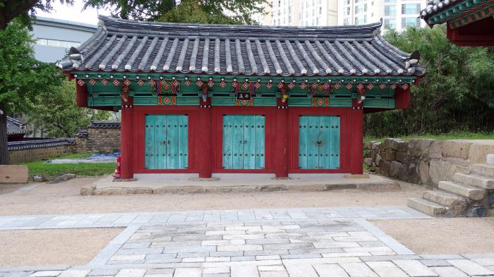 Dongnae Hyanggyo Seomu - Busan