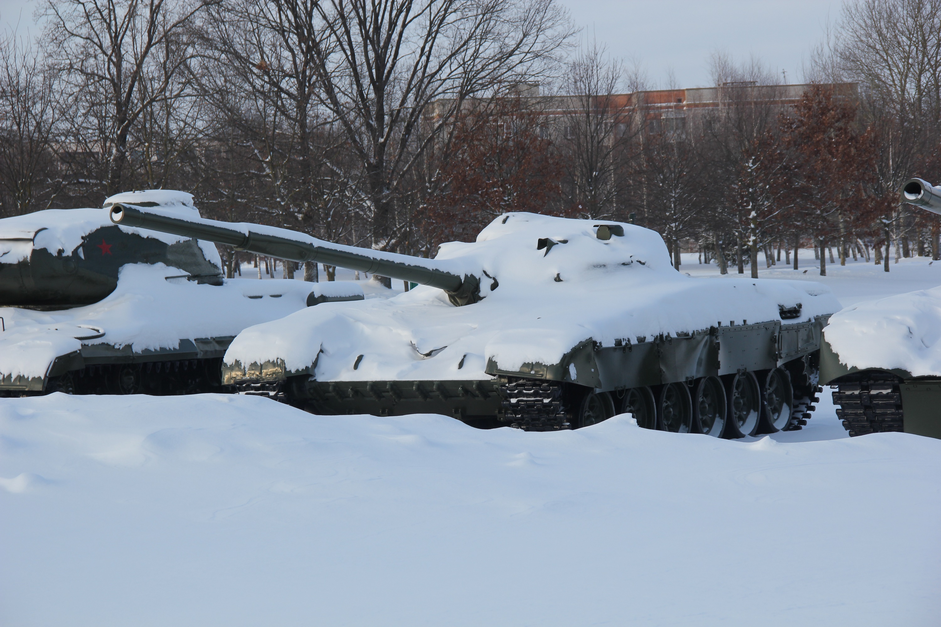 Tanks T-72 - Mogiļeva | tanks (uzstādīts apskatei)