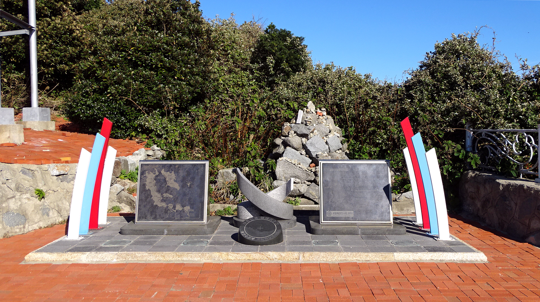 Geomundo Lighthouse Complex