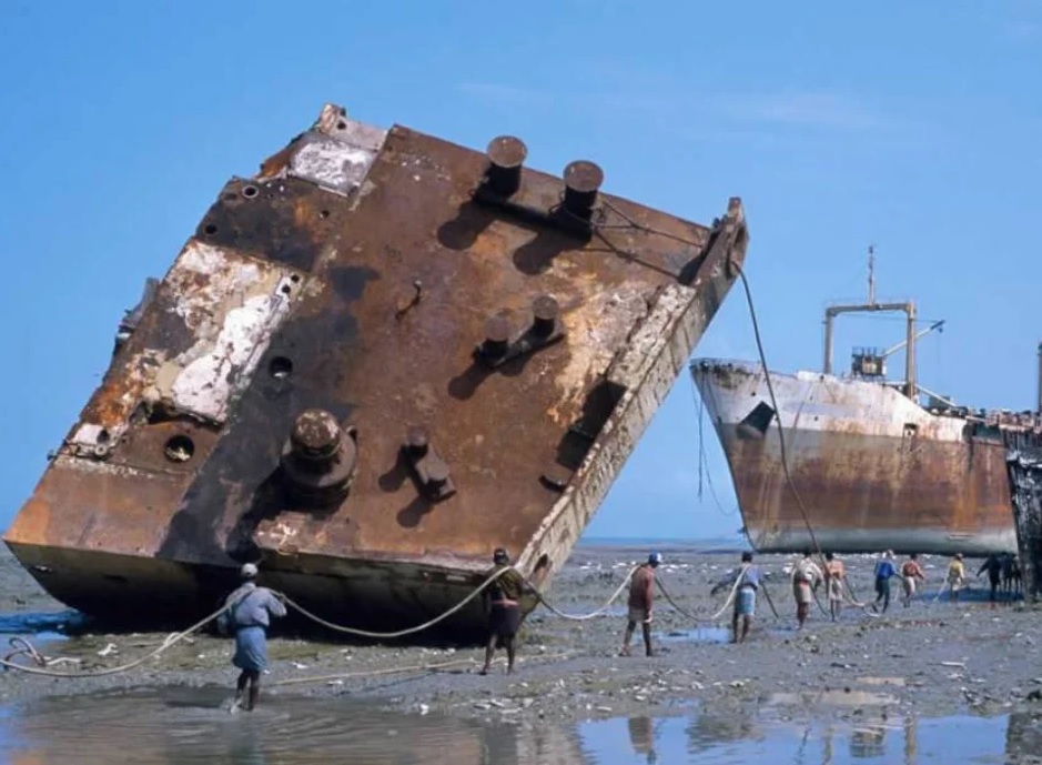 Alang Ship Breaking Beach - Alang