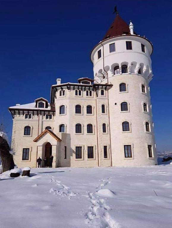 Kështjella Duka - Perlat - Qendër