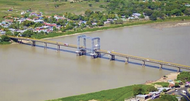 María Nieves Bridge over Apure River