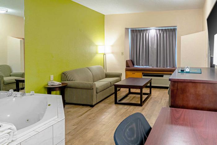 Quality Inn and Suites Robbinsville NC - Robbinsville, North Carolina