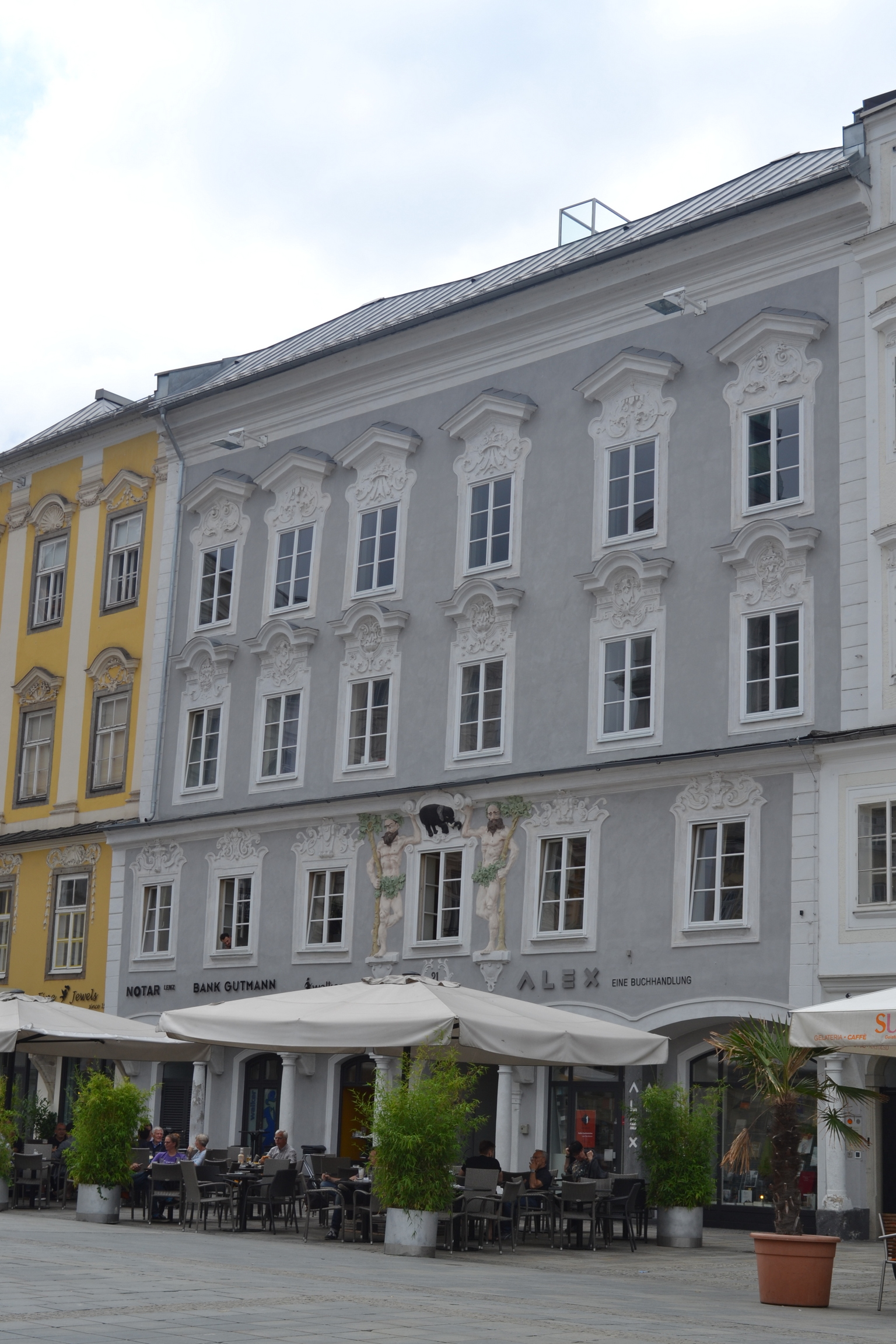 Hauptplatz, 21 - Linz | commercial building