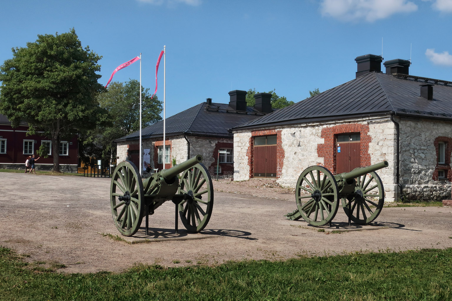 French 90 K/77 cannons - Lappeenranta