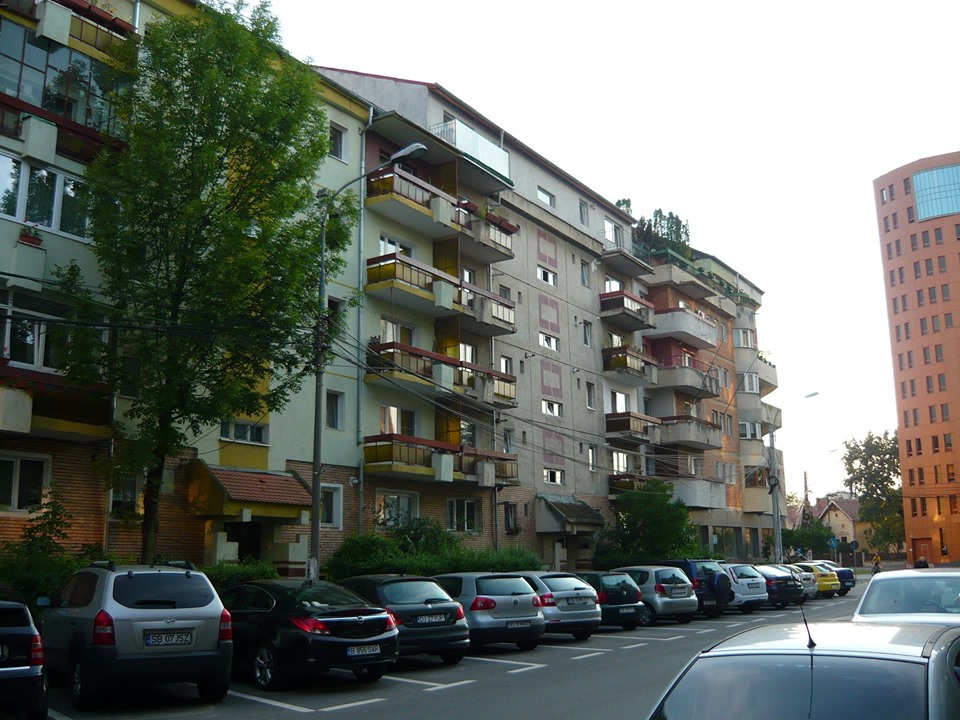 Şcoala de Înot Street, 2C