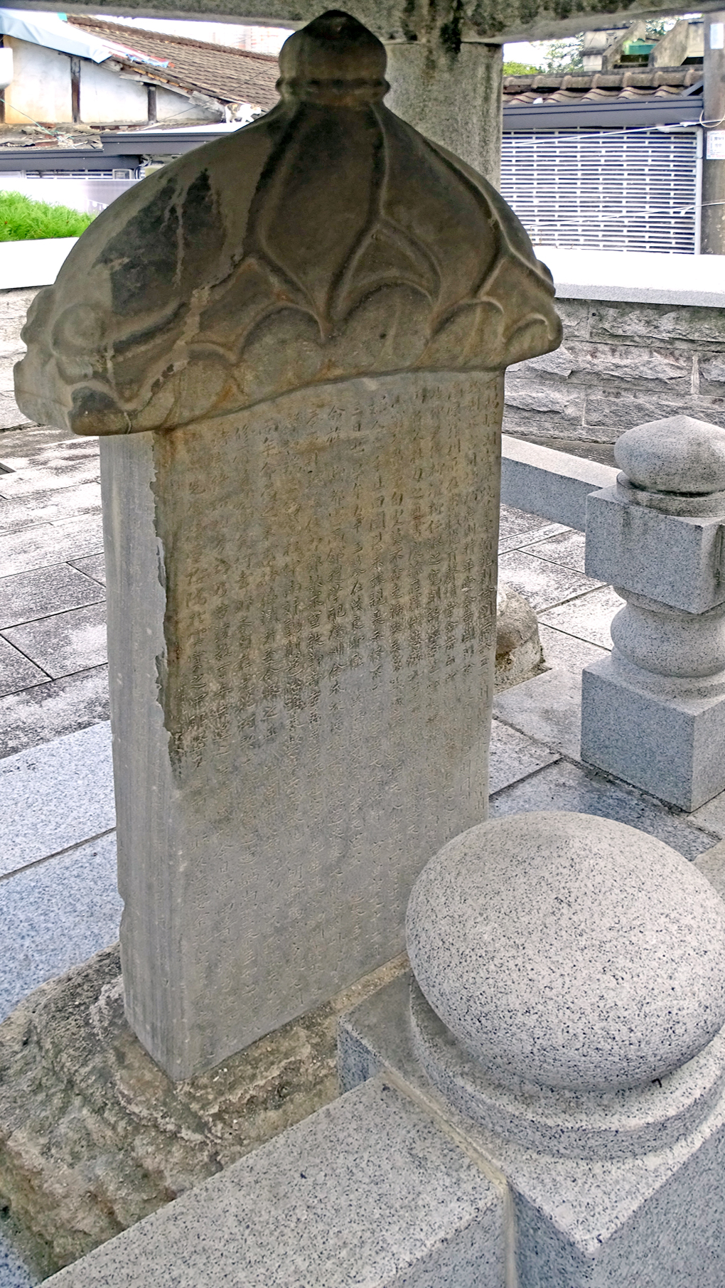 The Monument to the Filial Piety of Mr. Jung Eom and the Sculpture to ...