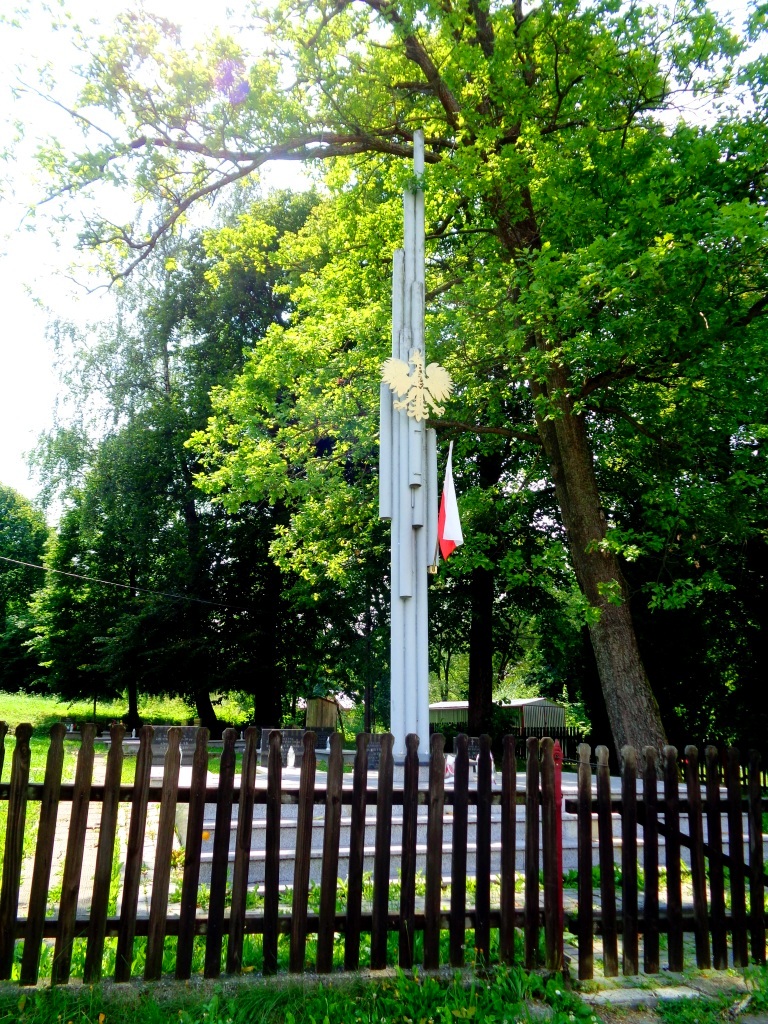 Pomnik - Kuźmina
