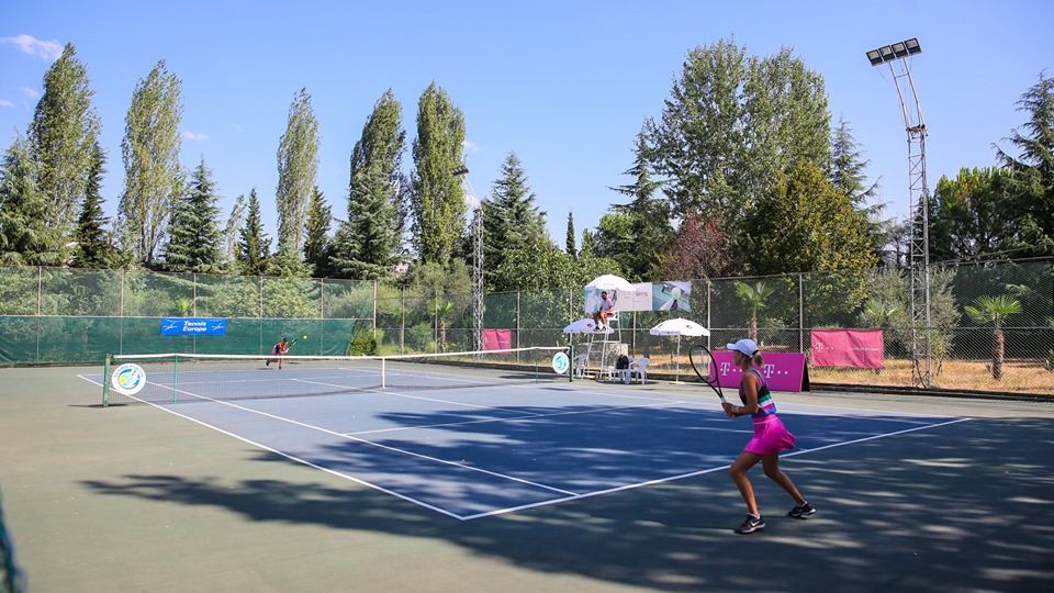 Fusha tenisi - Tiranë