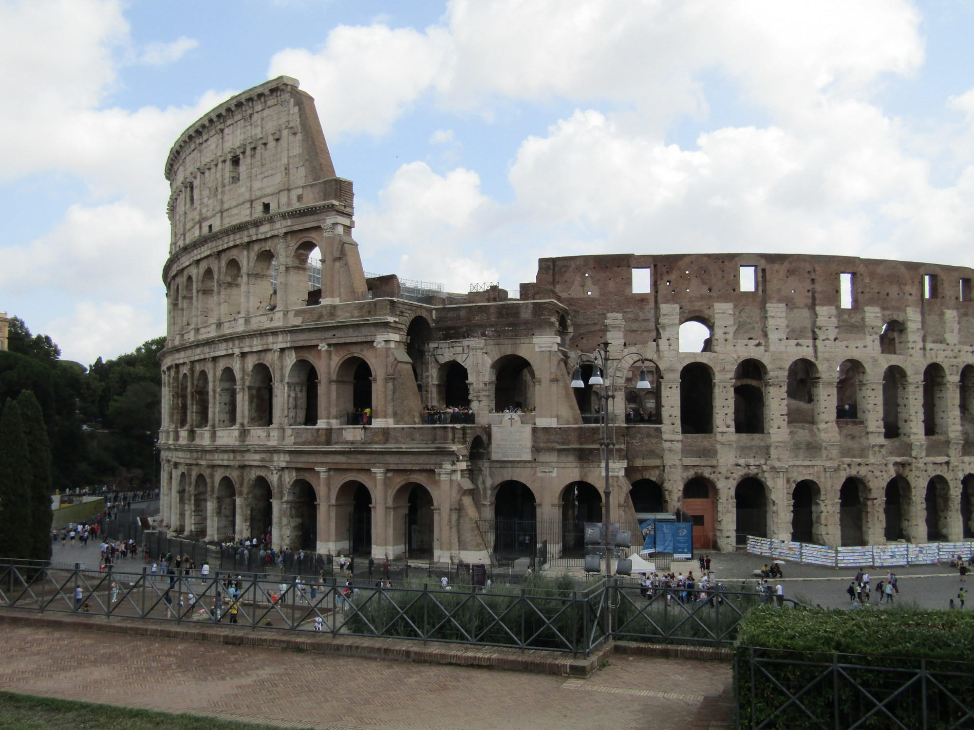 Place du Colisée (Piazza del Colosseo) - Rome