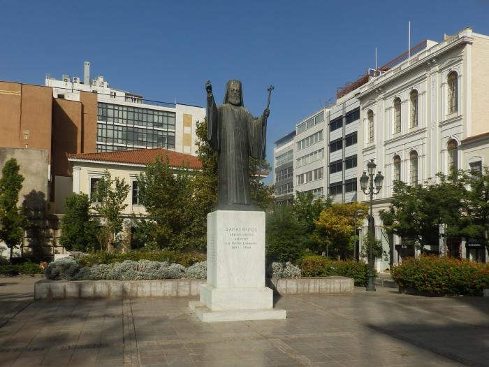 Monumento al Arzobispo Damaskinos Papandreou - Atenas