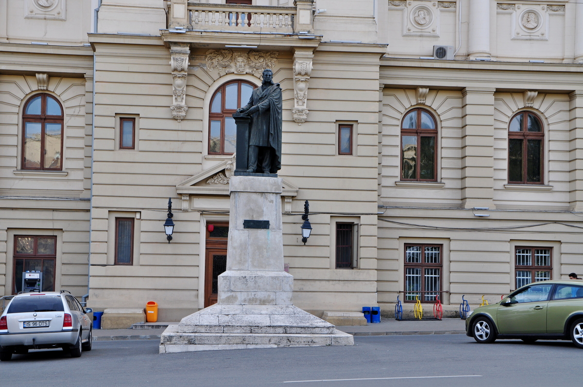 Statuia lui Alexandru D. Xenopol - Municipiul Iaşi