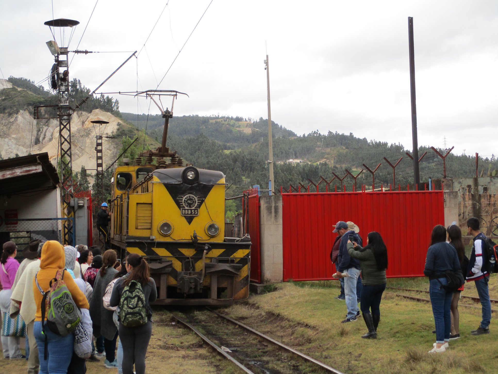 PORTERIA BADO CASTRO.SALIDA DE EL TREN ELECTRICO..3 ENTRADAS....TRES ...