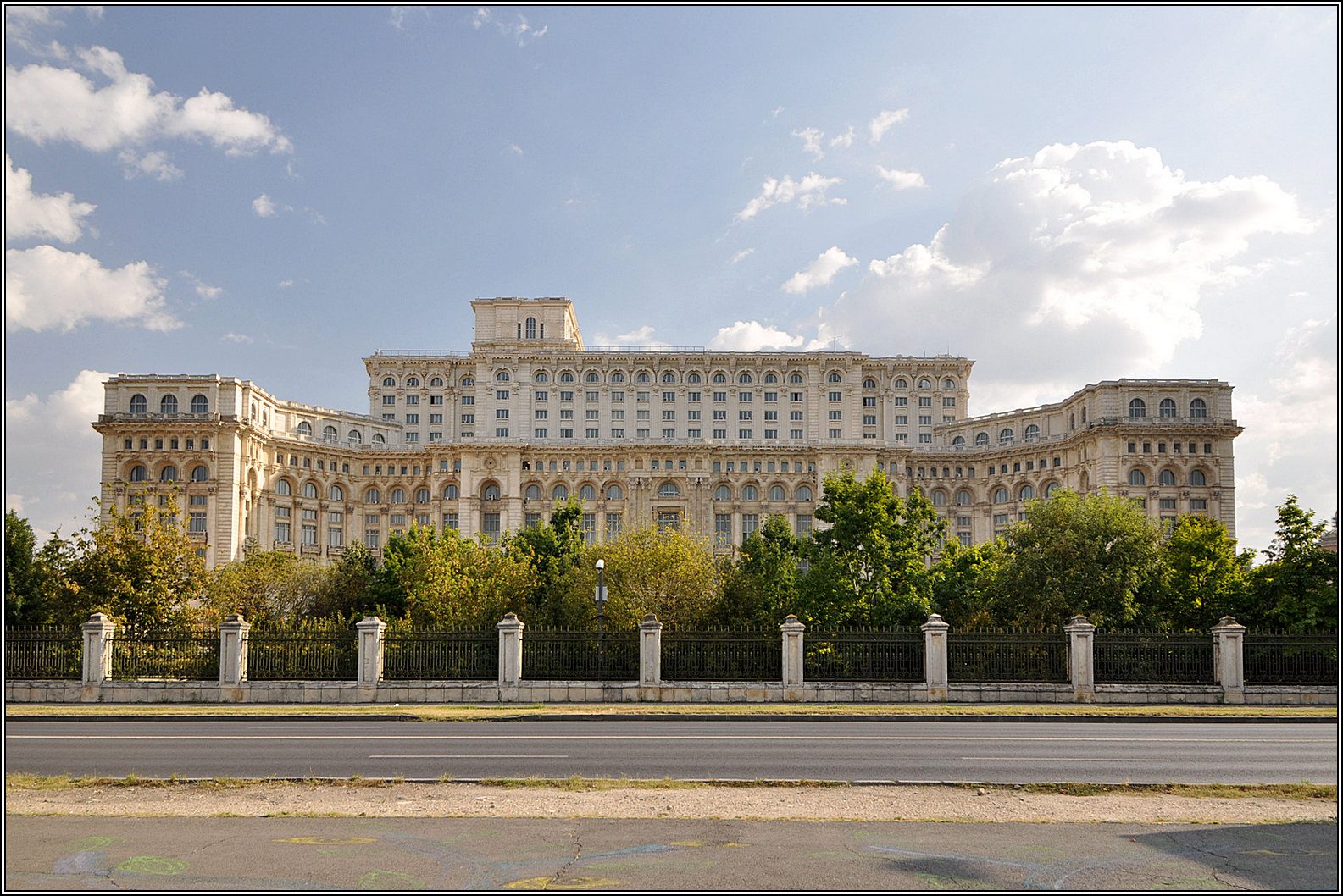 Parlamentspalast - Bukarest | Palast, Parlament, Regierung ...