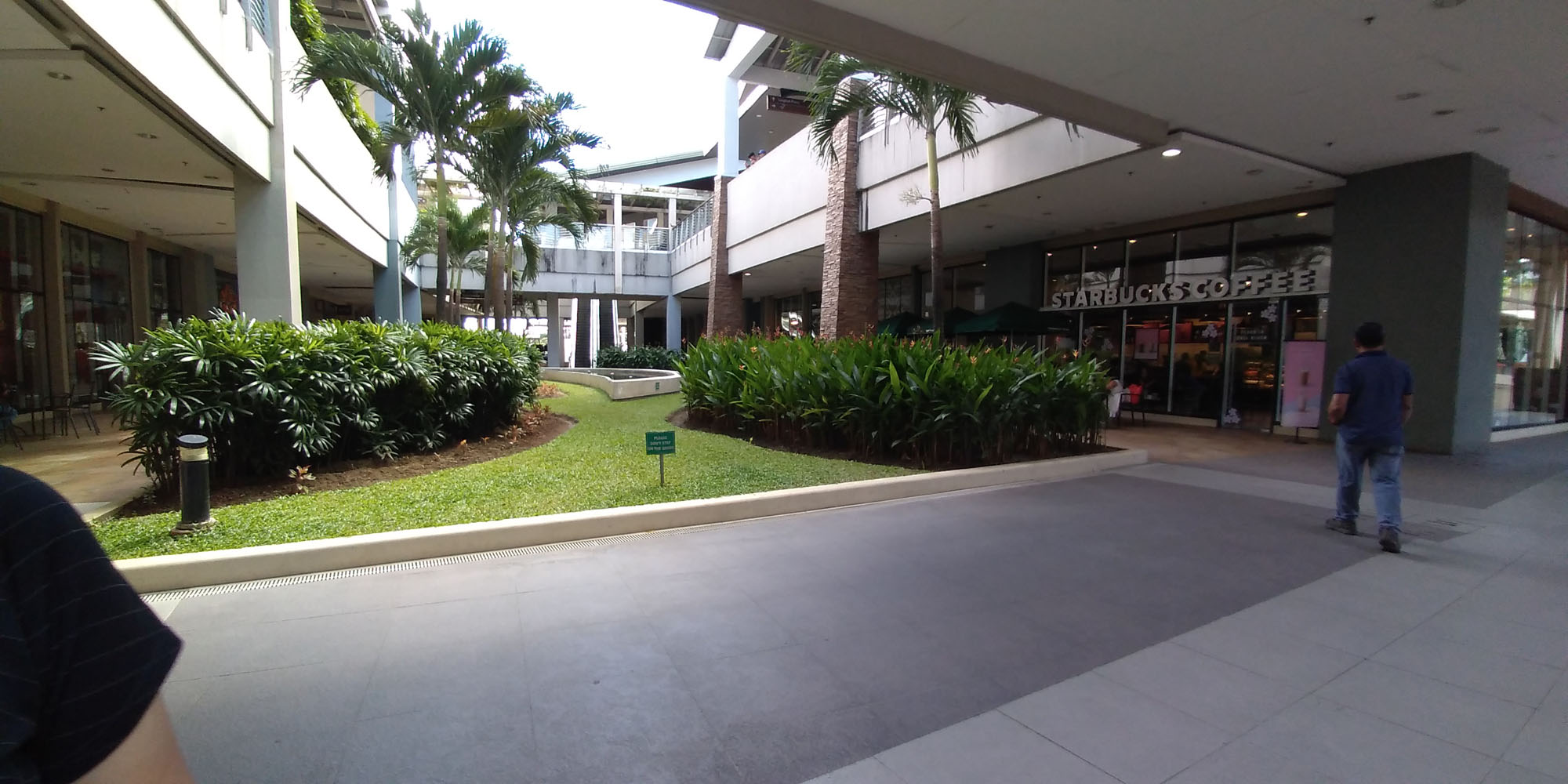 Robinsons Antipolo Main Building - Antipolo | shopping mall, pets allowed