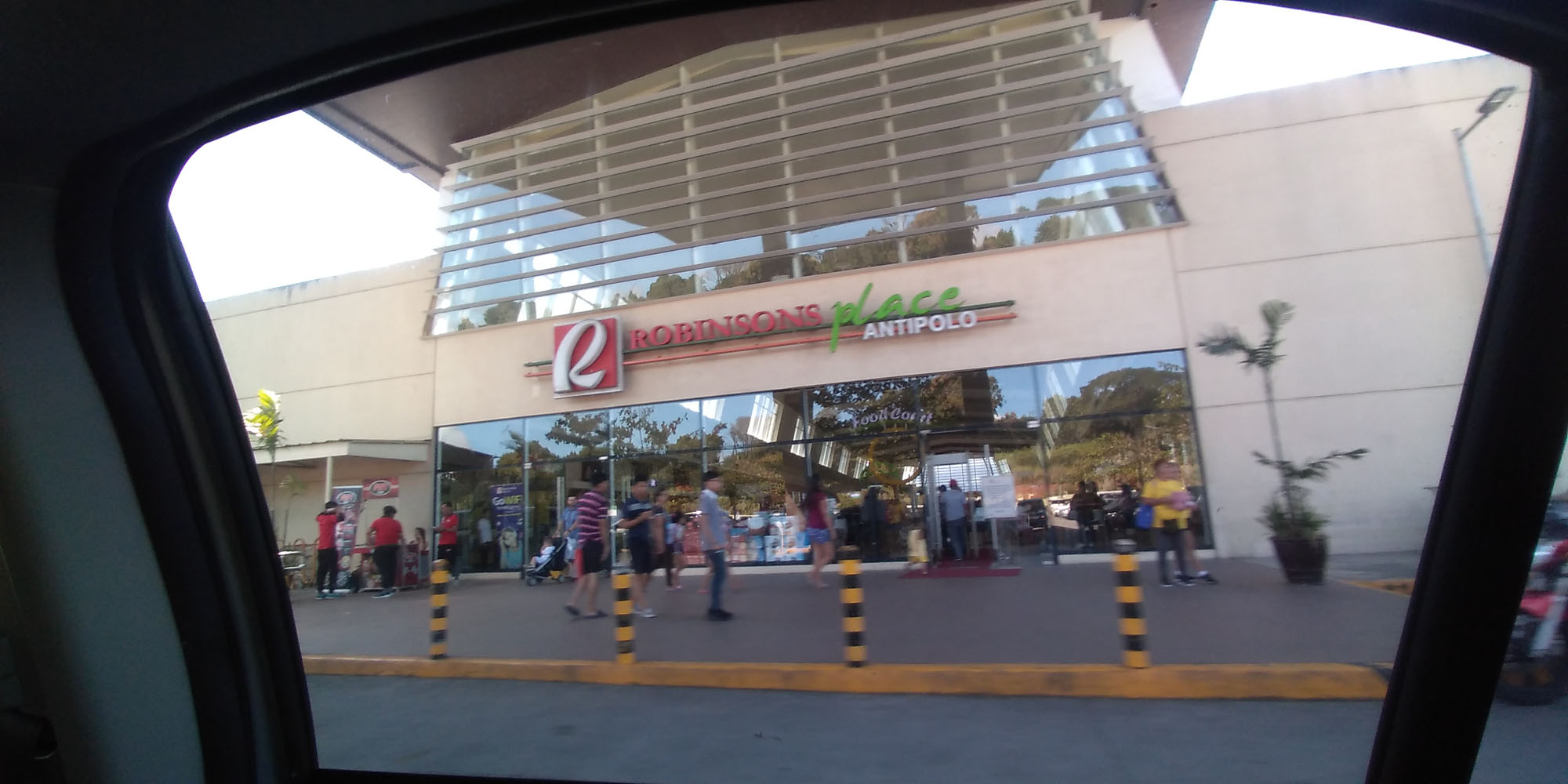Robinsons Antipolo Main Building - Antipolo | shopping mall, pets allowed