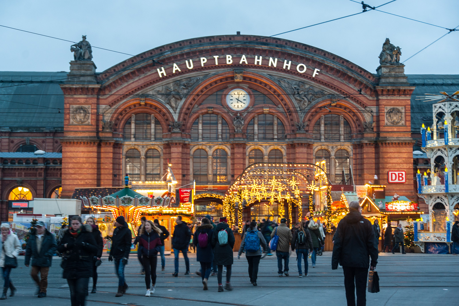 Passenger building of Bremen Hauptbahnhof - Bremen | train station