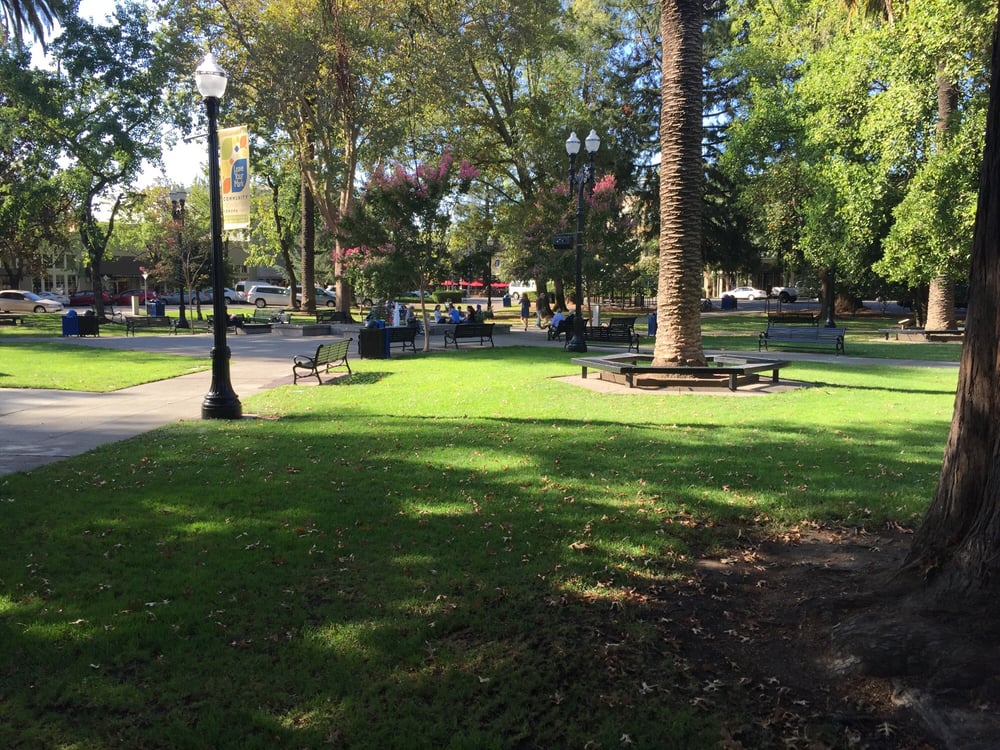 Healdsburg Plaza - Healdsburg, California | park, town square