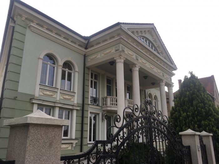 Strada Costache Negruzzi, 10