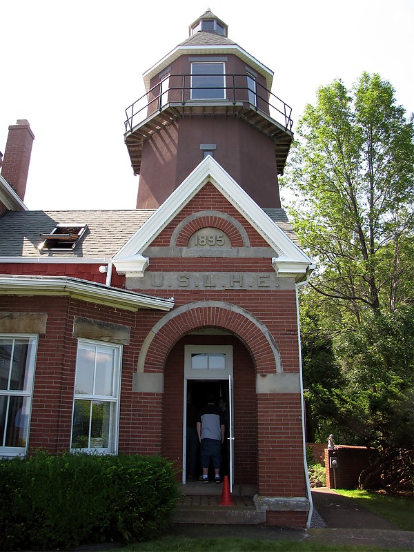 Braddock Point Light