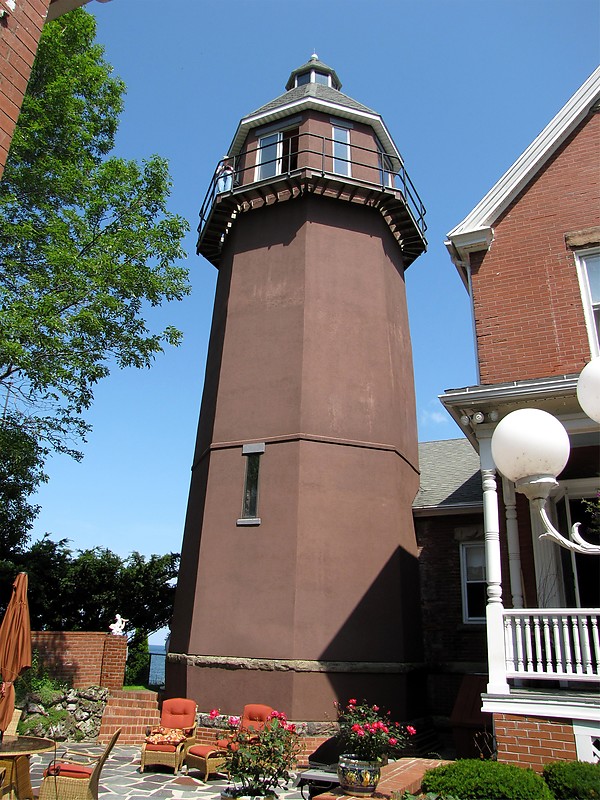 Braddock Point Light