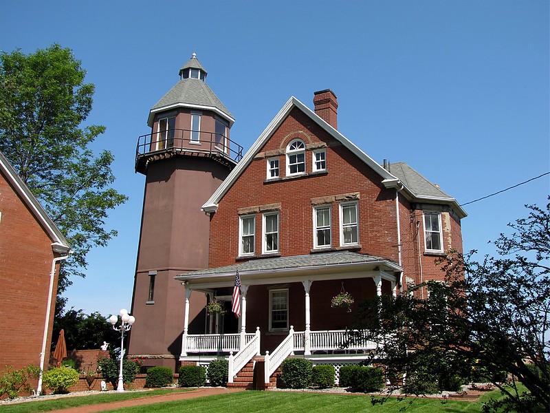 Braddock Point Light