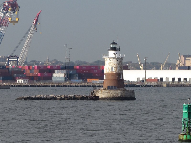 Robbins Reef Light
