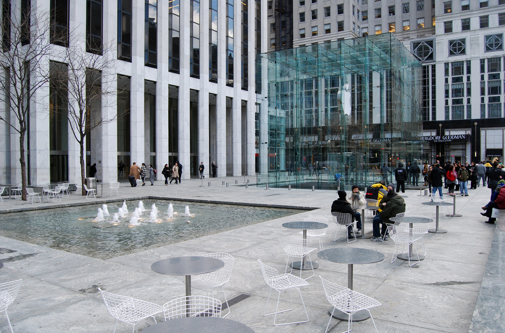 General Motors Building Public Plaza | public meeting point