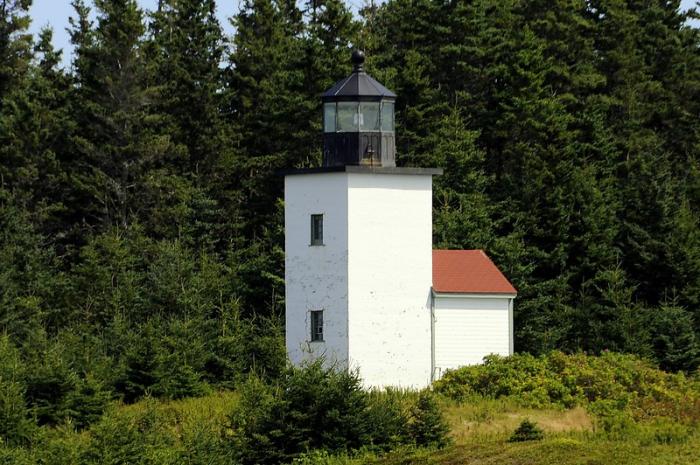 Deer Island Thorofare Lighthouse | foghorn